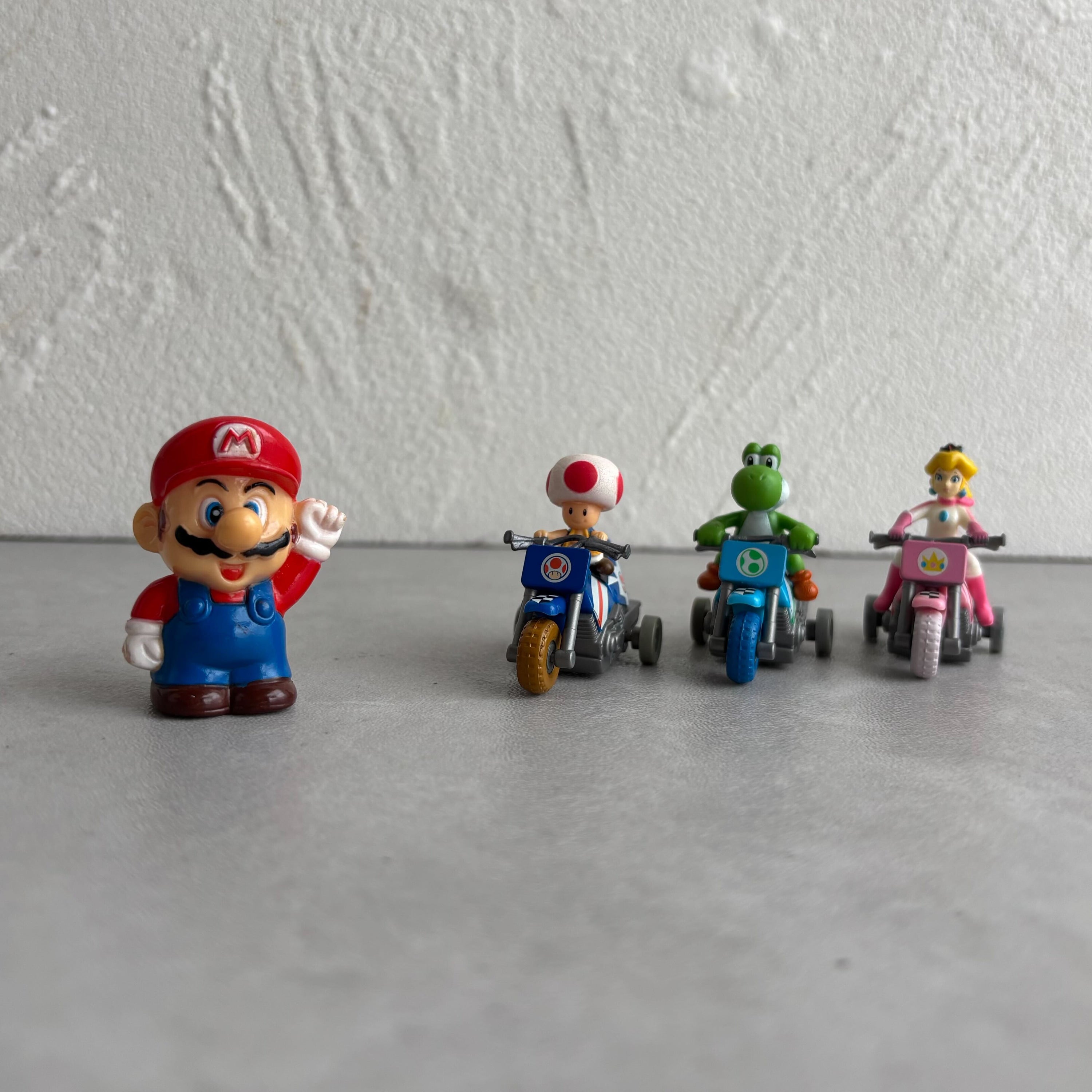 【New Arrival】Super Mario / Mario, Yoshi, Toad & Peach Mini Figures ...